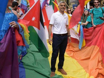 Crowd Banners - Huge flags and banners for crowd surfing