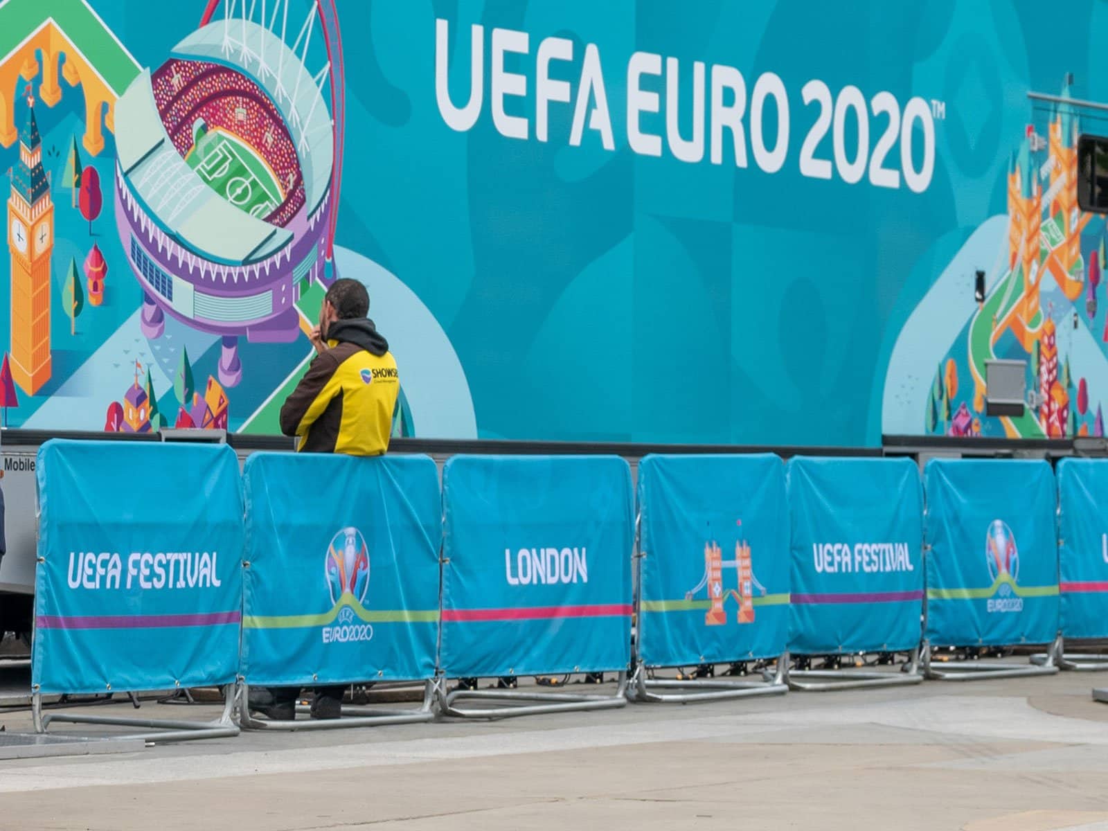 Crowd Barrier Covers | Printed Jackets for Crowd Control Fencing