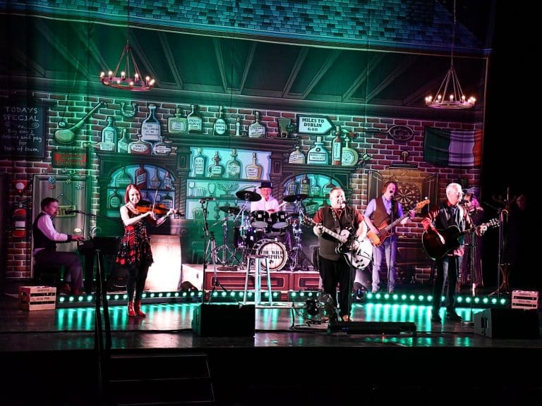 How to paint a stage backdrop - Banner World