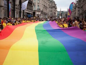Crowd Banners - Huge flags and banners for crowd surfing